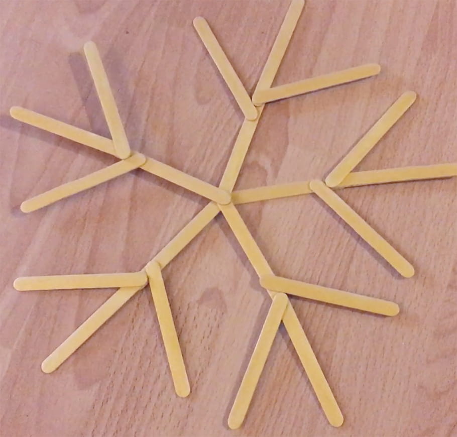 Flocons de neige en bâtonnets de bois [VIDEO]